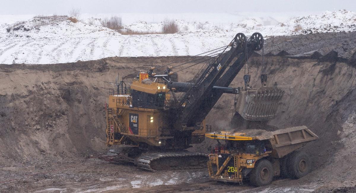 Caterpillar surpasses 5 billion tonnes of material autonomously hauled ...